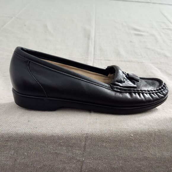 SAS | Shoes | Sas Softie Kiltie Loafer Womens 65 M Black Leather Moc ...